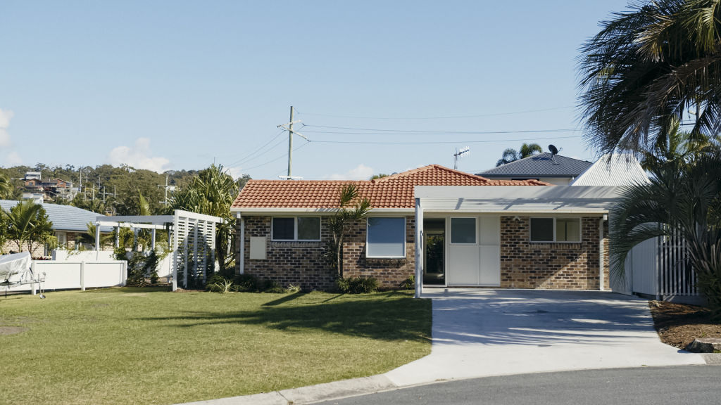 A former '80s Gold Coast display home gets a modern makeover