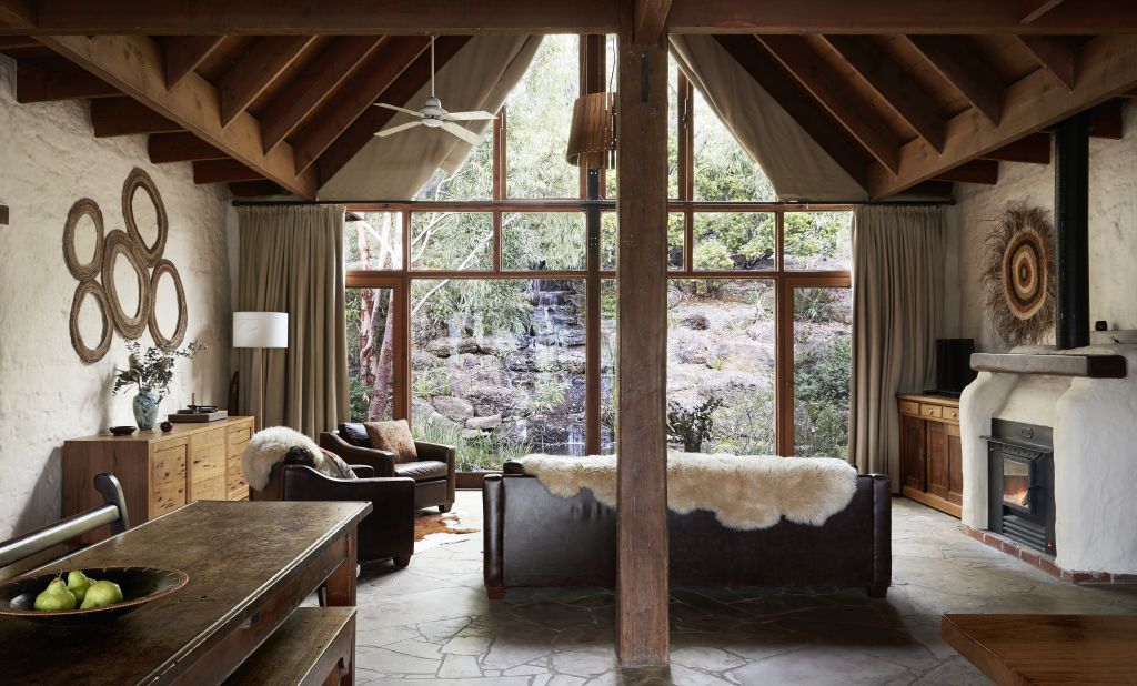 The deep connection to a sunburnt land: The mud brick home of ...