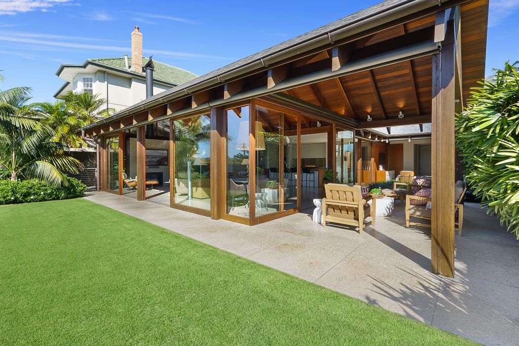 Ex-turf club chairman Laurie Macri lists 'Coogee Castle' amid record ...