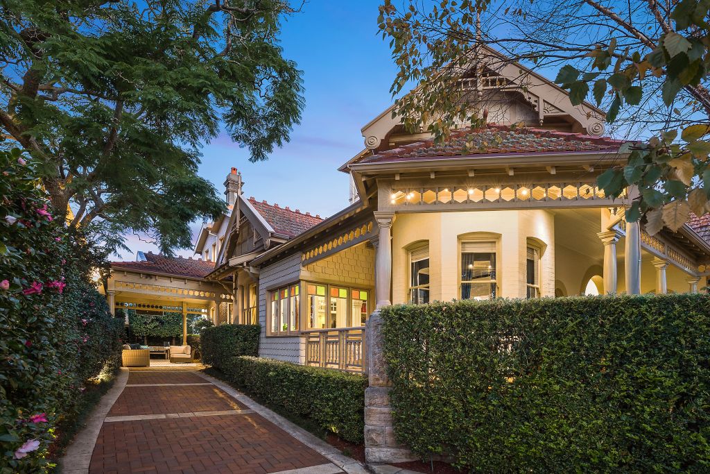 Ex-turf club chairman Laurie Macri lists 'Coogee Castle' amid record ...