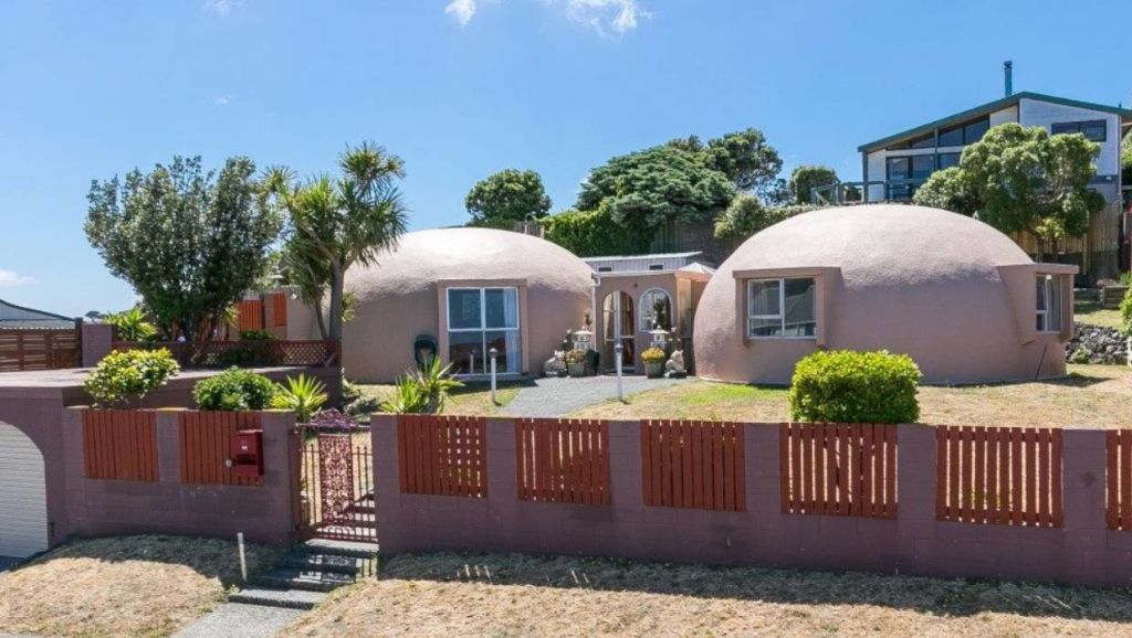 A double-dome house to bring out your Star Wars childhood fantasies