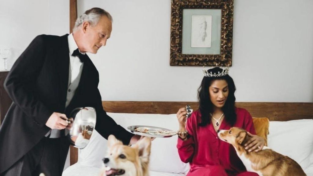 Live like royalty in this townhouse featured on The Crown – corgis and ...