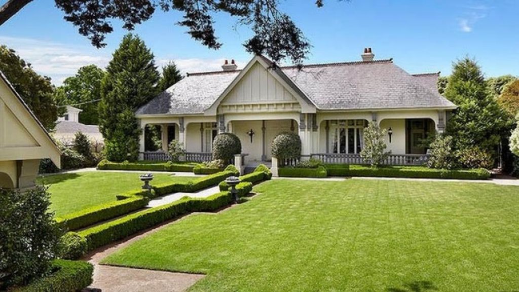 Empty $39m block in Toorak's prestigious St Georges Road withdrawn from ...