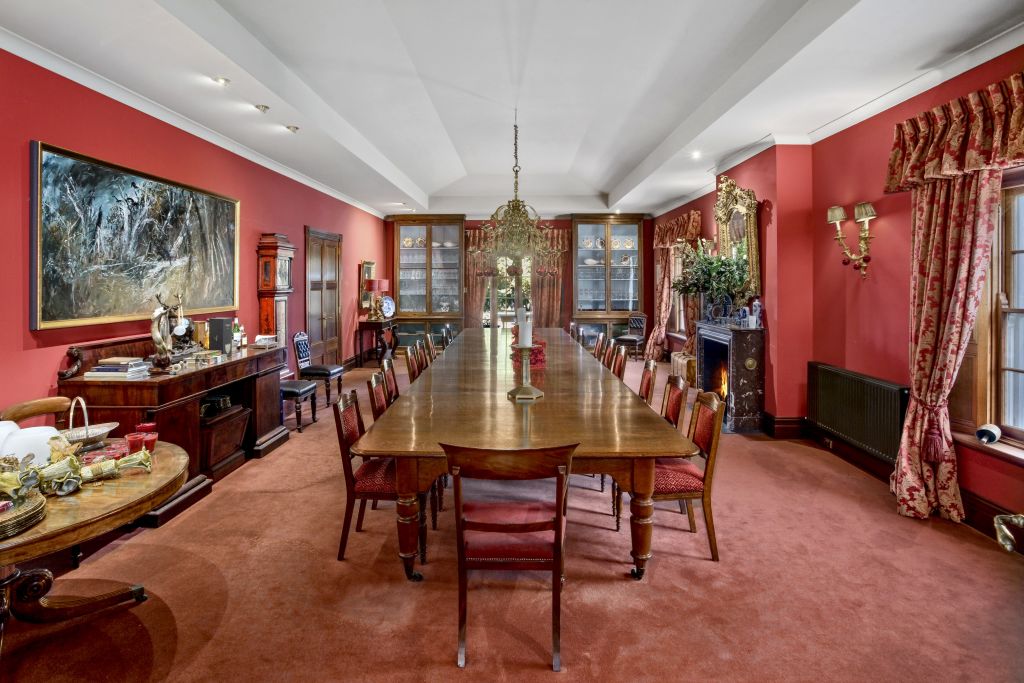 'A beautiful garden estate': Lake Bathurst homestead on the market