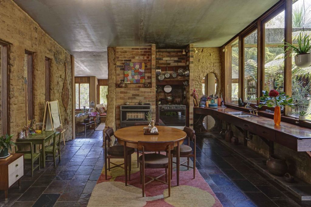 Burley Griffin-inspired house in the Blue Mountains up for sale with $1 ...