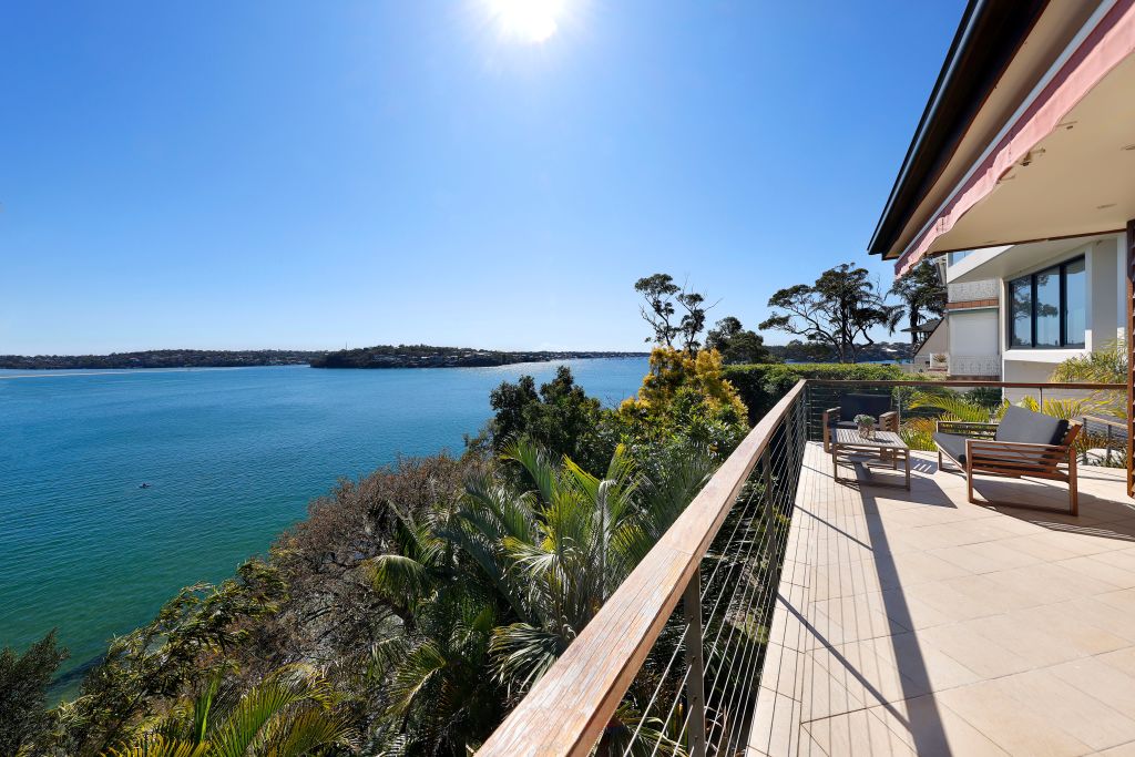 Holiday homes outside Sydney snapped up as the who's who get out of town