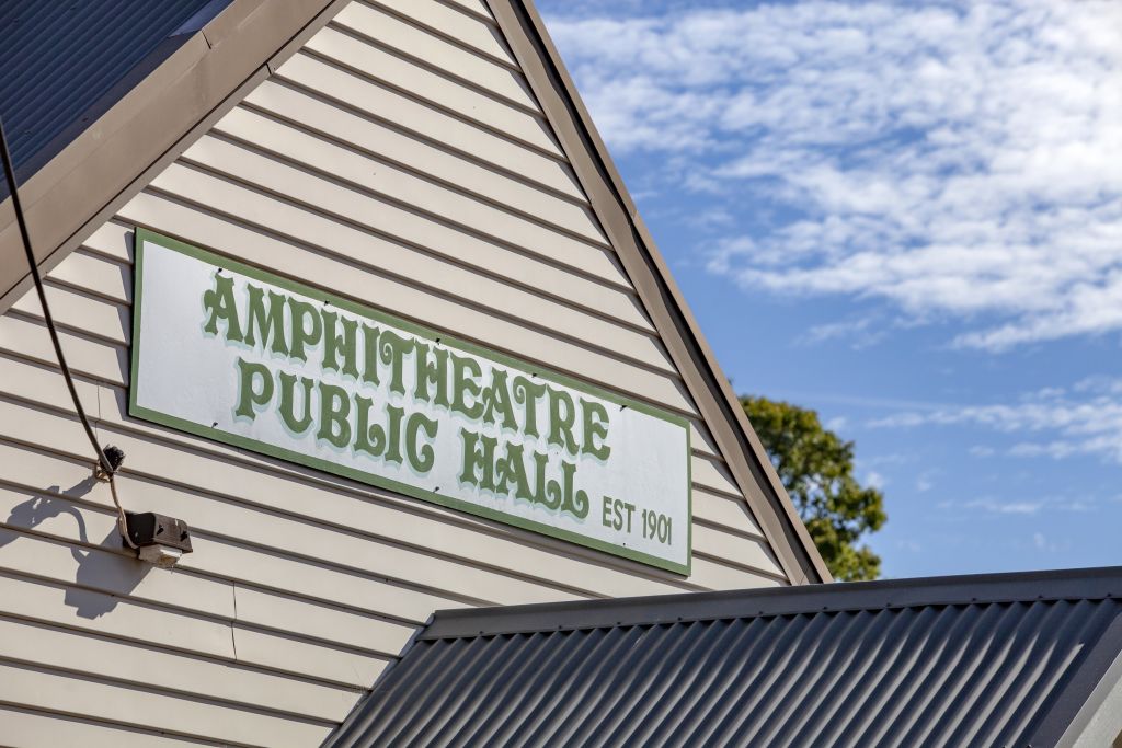 Escape to Amphitheatre, Victoria: no crowds, no cafes, but the locals ...