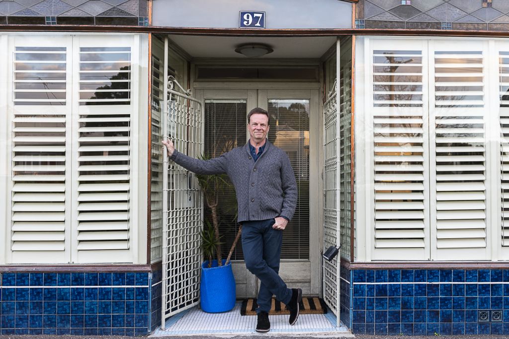 Melbourne online auctions: Nine news presenter Brett McLeod sells ...