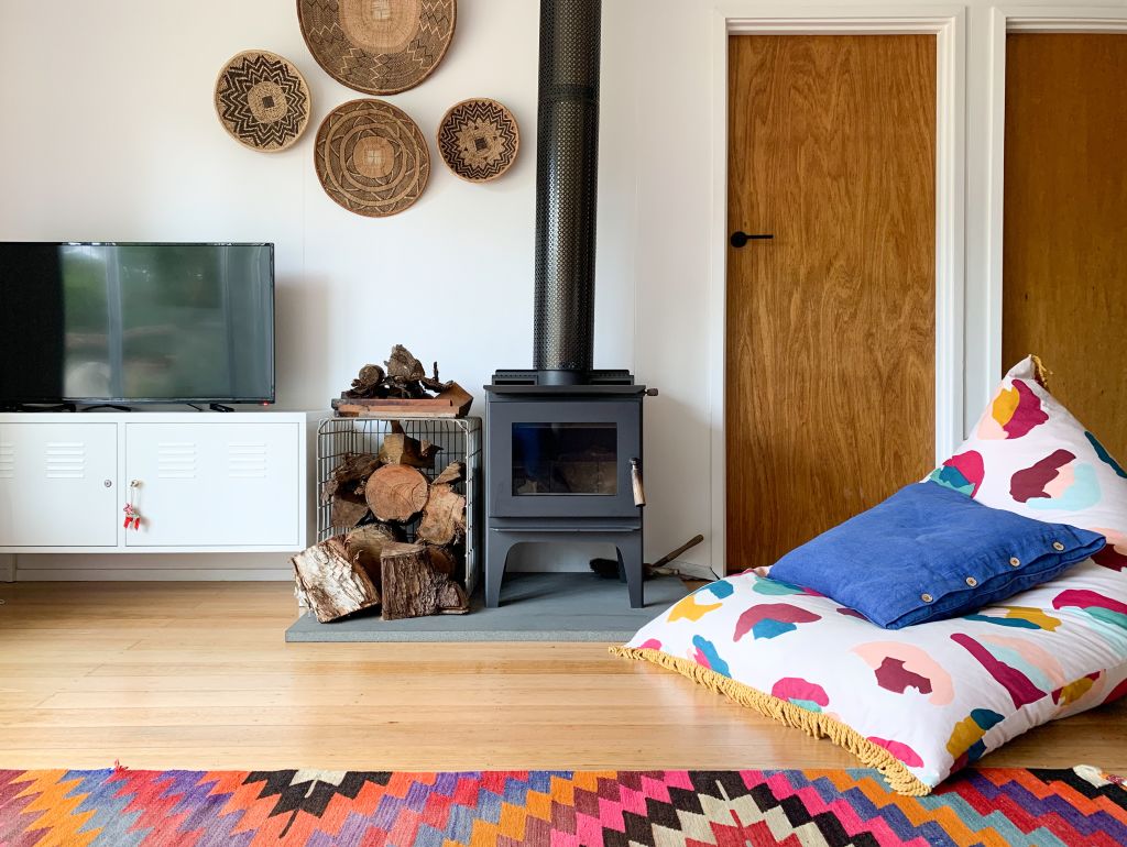 This artist converted a rundown Phillip Island fibro shack into a beach ...