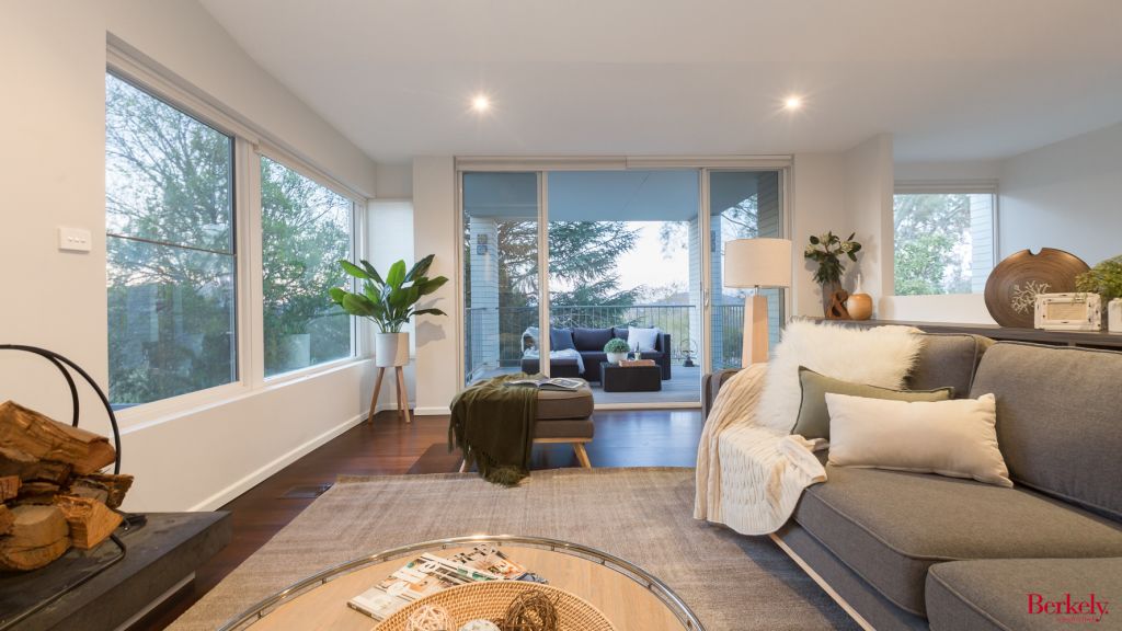 Guardian Australia editor Lenore Taylor and reporter and novelist Paul ...