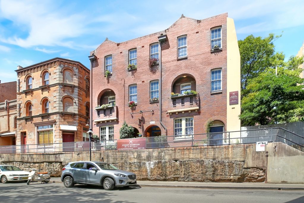 Heritage-listed Victorian terraces in historic The Rocks precinct sell ...