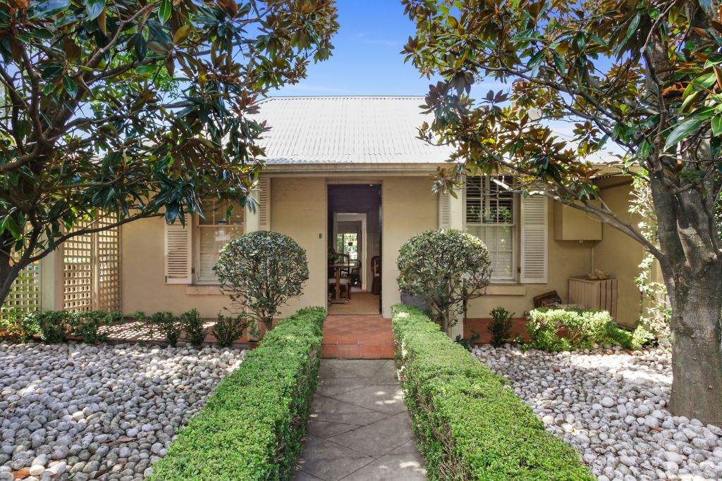 Radio king John Laws scores $3.42m for long-held Woollahra cottage