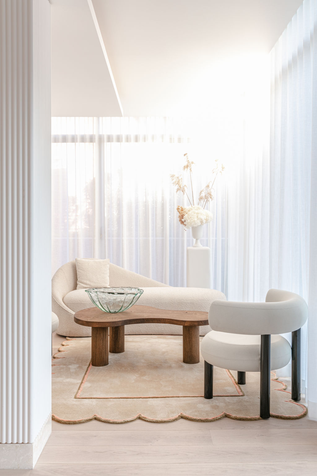 Wavy mirrors, velvet lounges and textured walls: '70s decor is back in ...