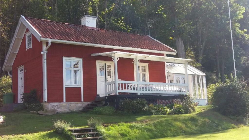 Northern beaches ocean cabin listed with $2.3 million price guide