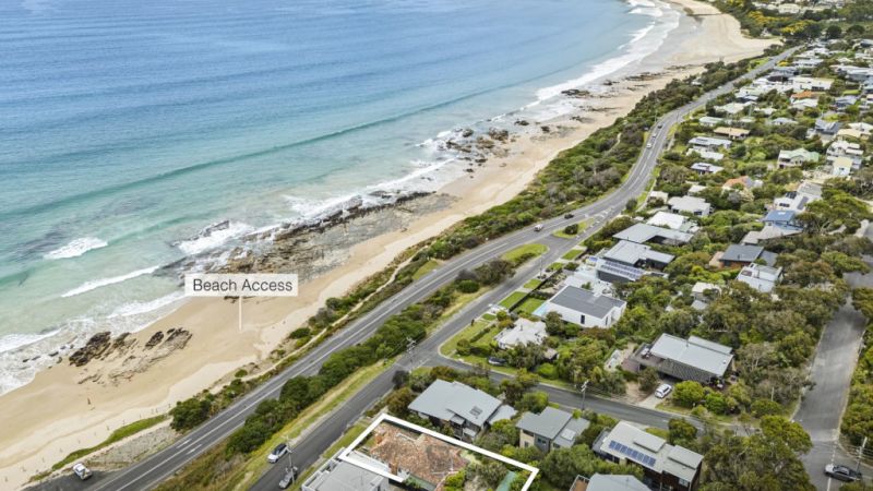 Retro oceanfront beach house at Lorne on Victoria's Great Ocean Road to ...