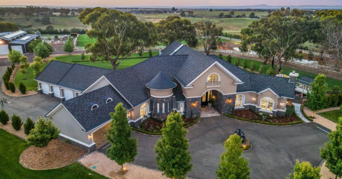Grand estates of Melbourne dotted through the city's fringes