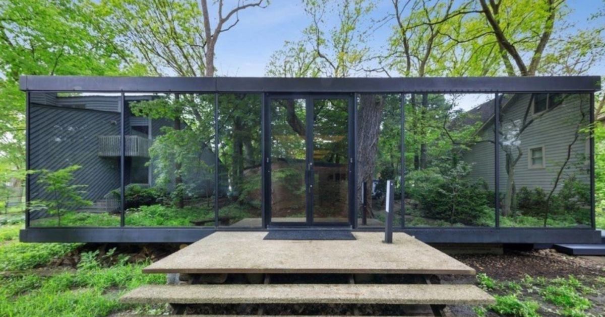 The 1970s house made entirely of glass in the middle of the forest