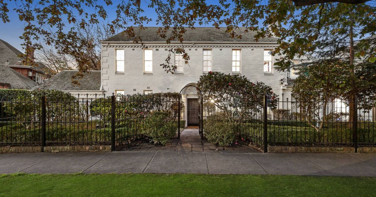 Toorak mansion sells for $14.25m at auction, $2.75m above reserve