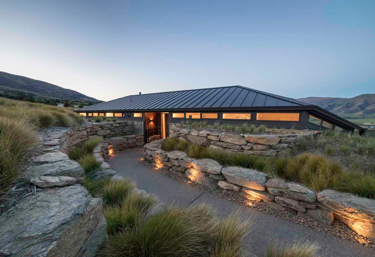 New Zealand’s Hawk House: Almost buried in the earth, but architectural ...