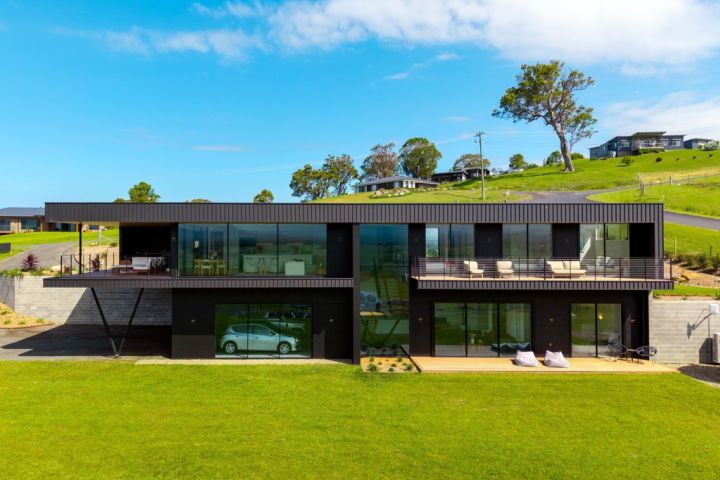 Canberra builders flaunt their skills with a $2.5 million NSW showpiece