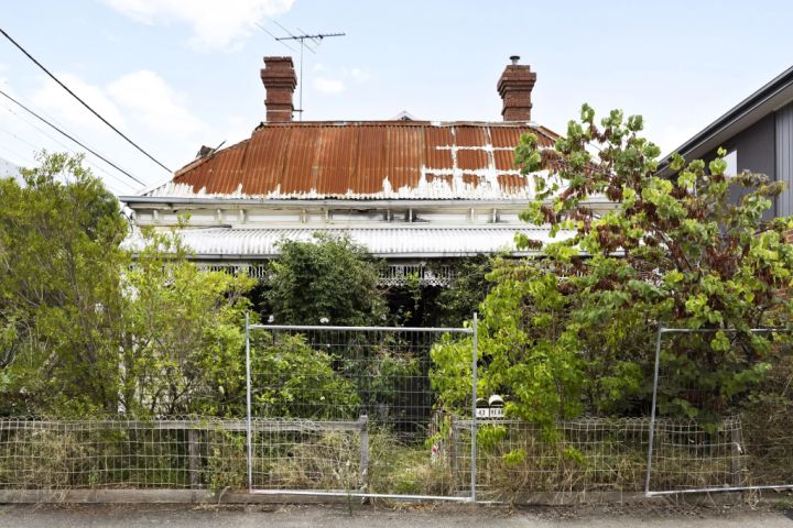 Burnt-out and deemed 'beyond repair': Coburg weatherboard sells for ...