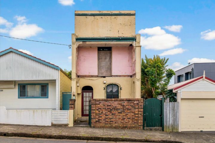 Love Island's Niko Fotopoulos transforms derelict 138-year-old Sydney home