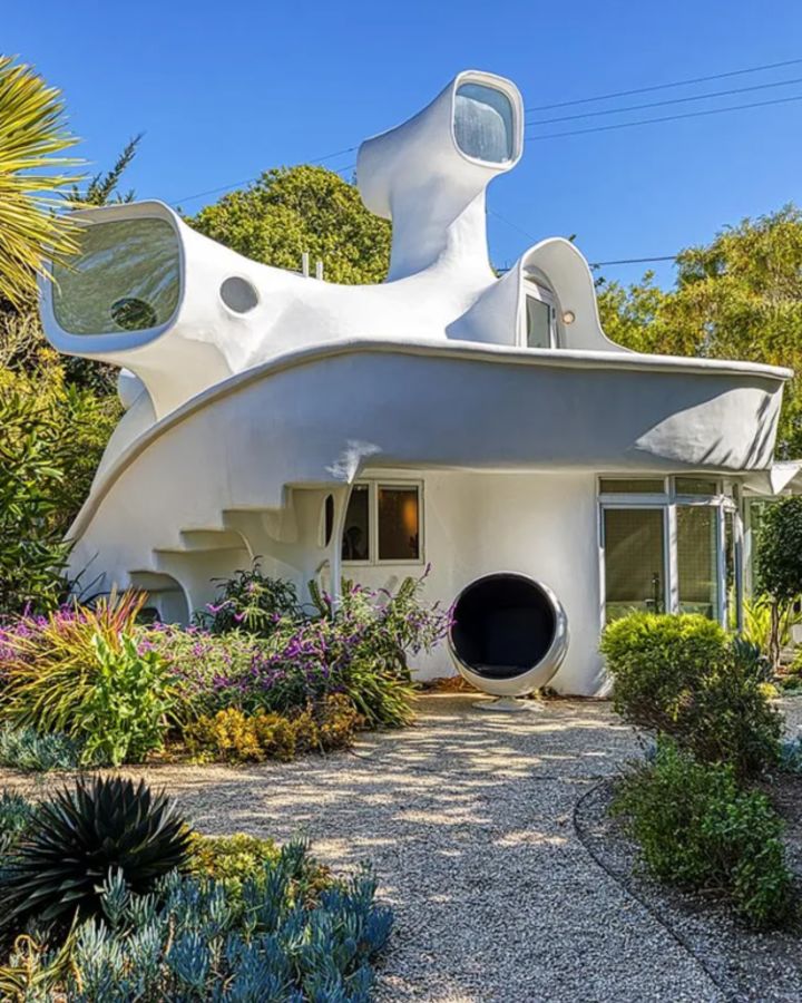 Dr Seuss House Beverly Hills