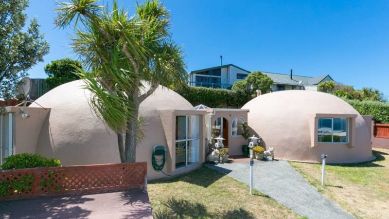 A double-dome house to bring out your Star Wars childhood fantasies