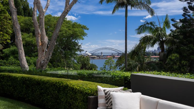 Prominent car dealer Laurie Sutton sells Darling Point trophy home for ...