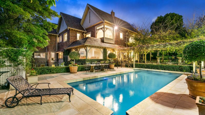 Toorak mansion changes hands for more than $15 million, next door to ...