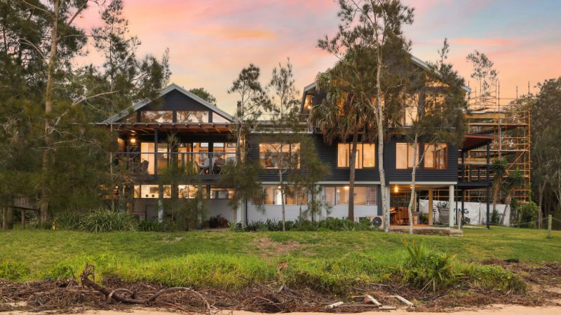 Best in Show: A Pearl Beach family residence with hopes of smashing the ...