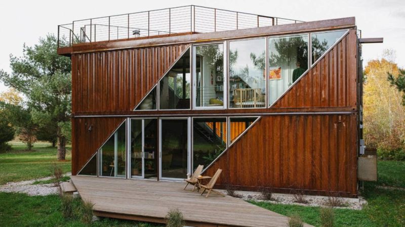 Amazing container house built from six containers with rooftop deck