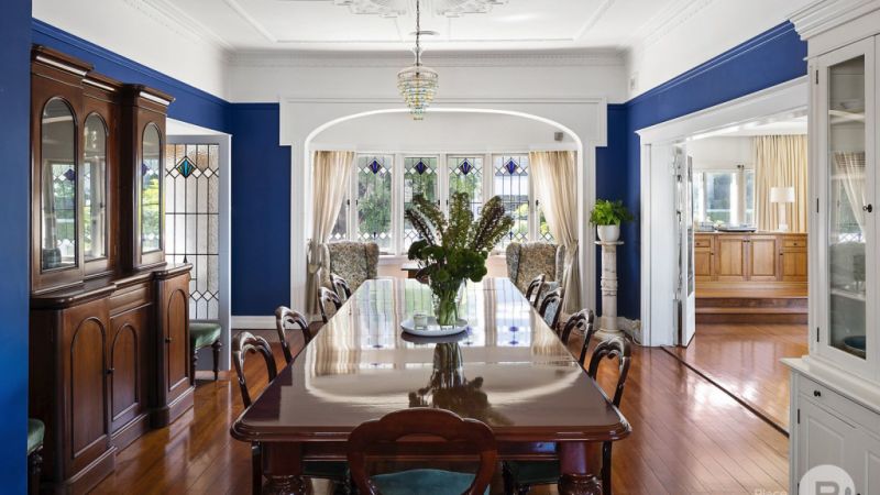 Former owners put in winning bid at Hamilton house with history