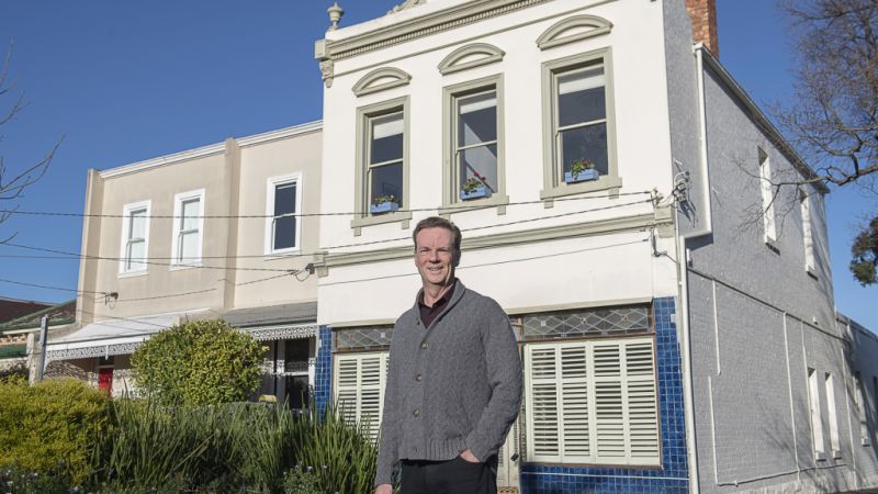 Melbourne online auctions: Nine news presenter Brett McLeod sells ...