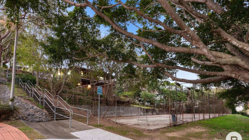 Landmark Norman Park estate on five lots with two tennis courts asking ...