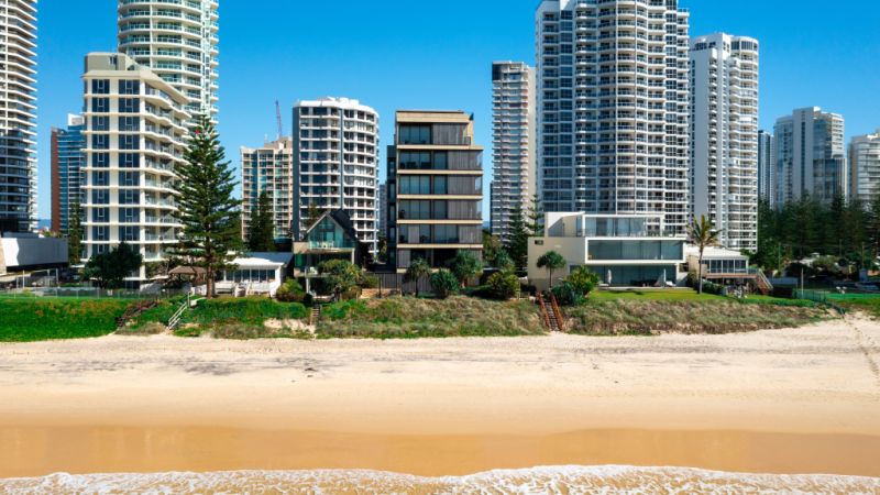 Main Beach: Living at this tourist hotspot for locals is 'like being on ...