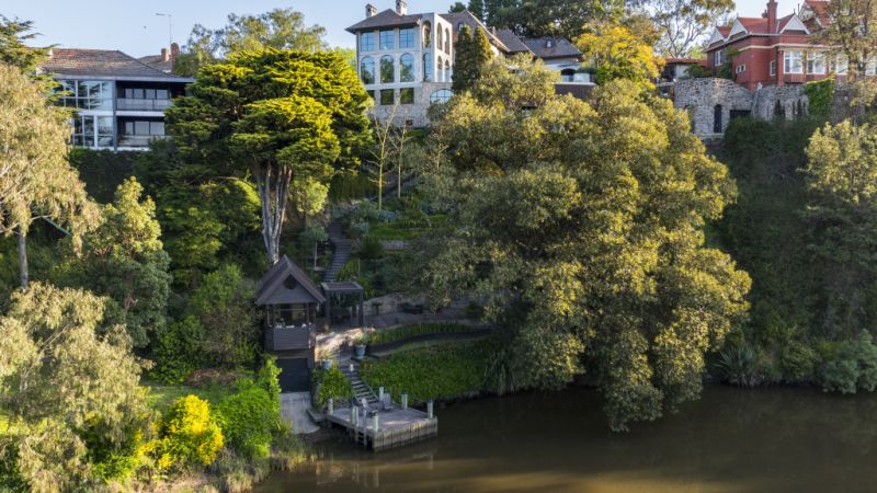 Toorak mansion is Melbourne's answer to 'a waterfront clifftop home in ...