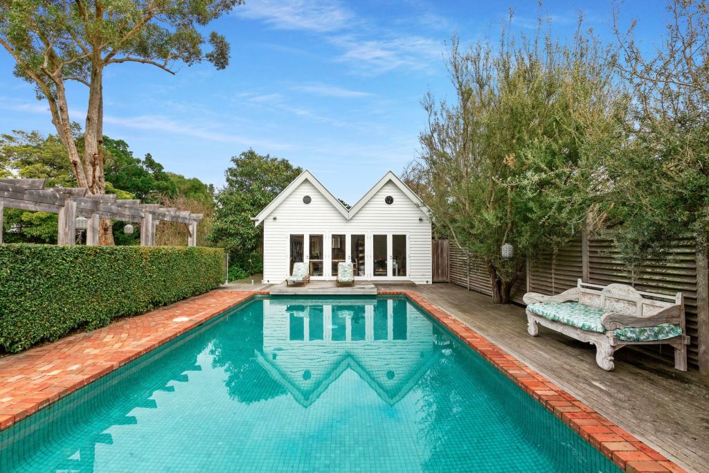 Comedian Ross Noble and wife Fran sell their multimillion-dollar Mount ...