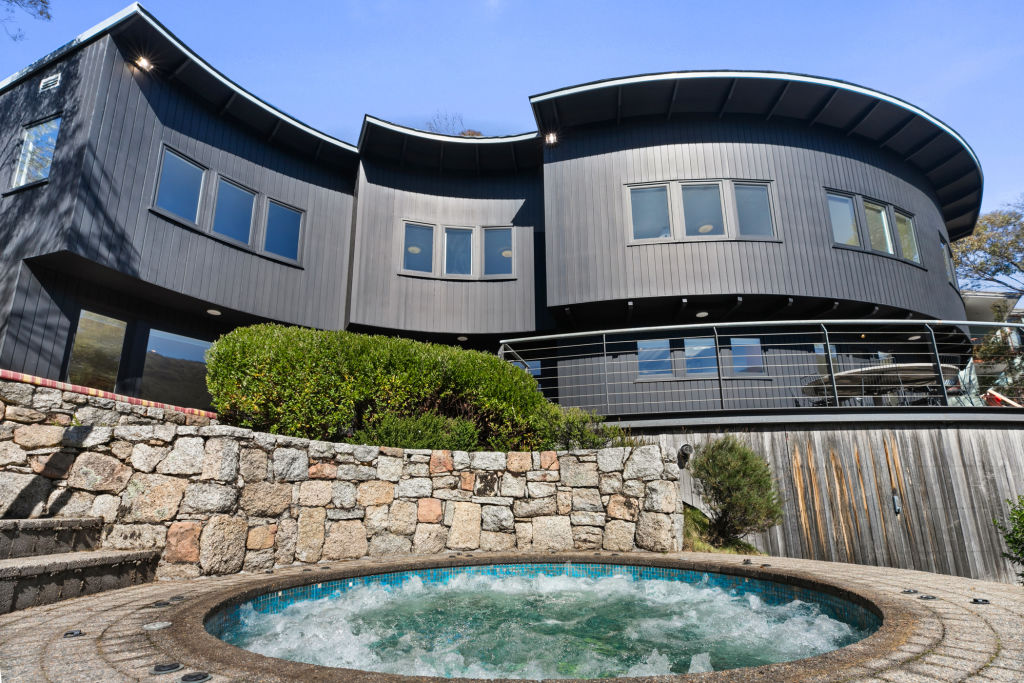 This heritage-listed Thredbo lodge could set a new sale price record ...