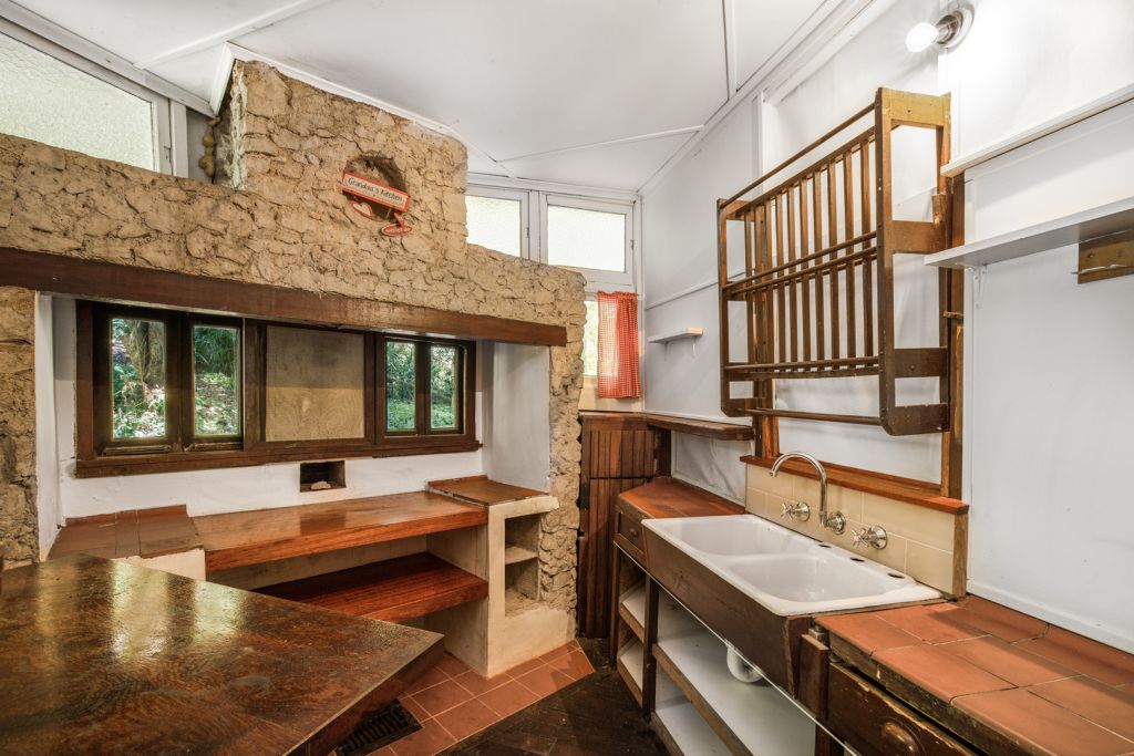 Deal struck for mystifying coin-shaped house in the Aussie bush