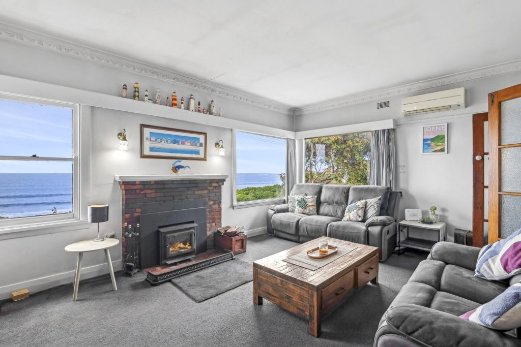 Retro oceanfront beach house at Lorne on Victoria's Great Ocean Road to ...