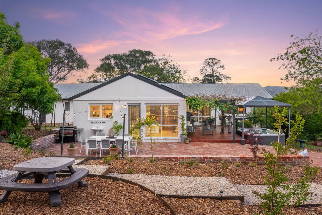 Burra country retreat with a 1200-bottle cellar just 45 minutes from ...