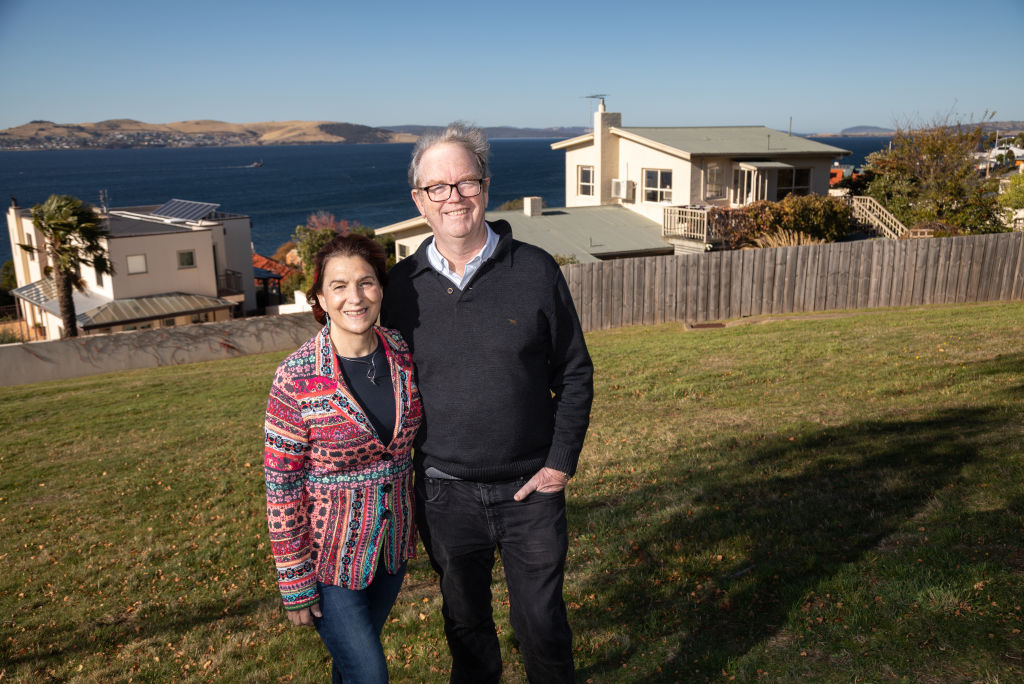 Sydney office worker Professor Peter Phibbs commutes from Hobart – and ...