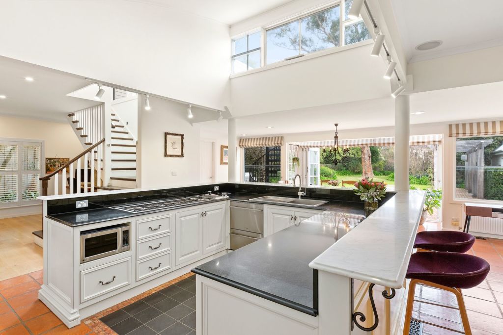 Comedian Ross Noble and wife Fran sell their multimillion-dollar Mount ...