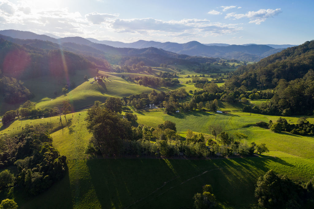 The luxurious acreage retreat perfect to fulfil your tree-change dreams