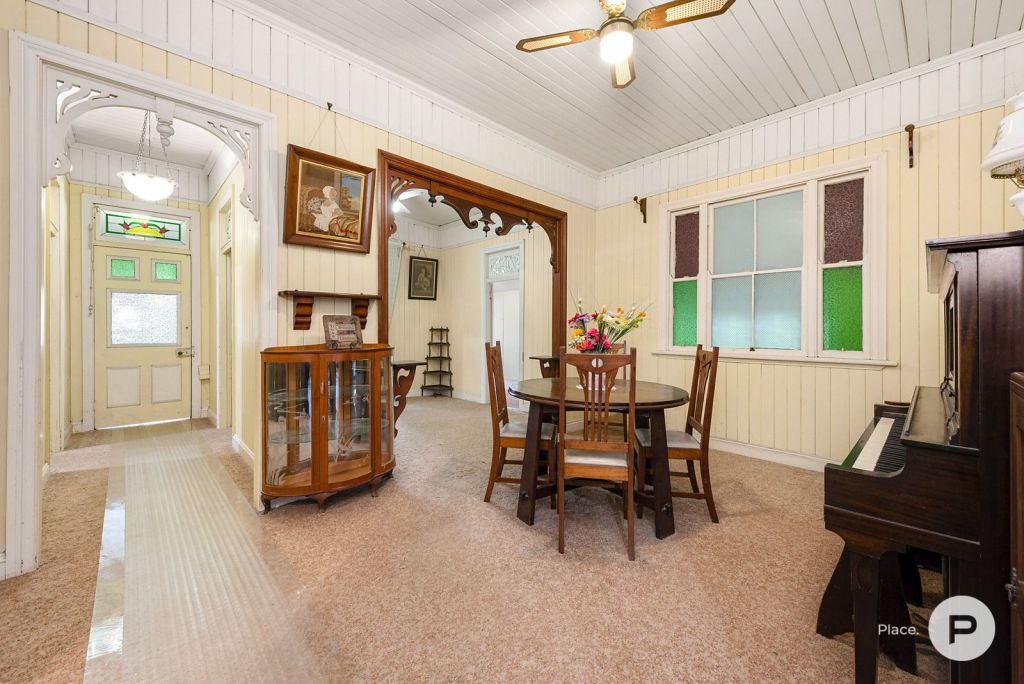 Landmark Norman Park estate on five lots with two tennis courts asking ...