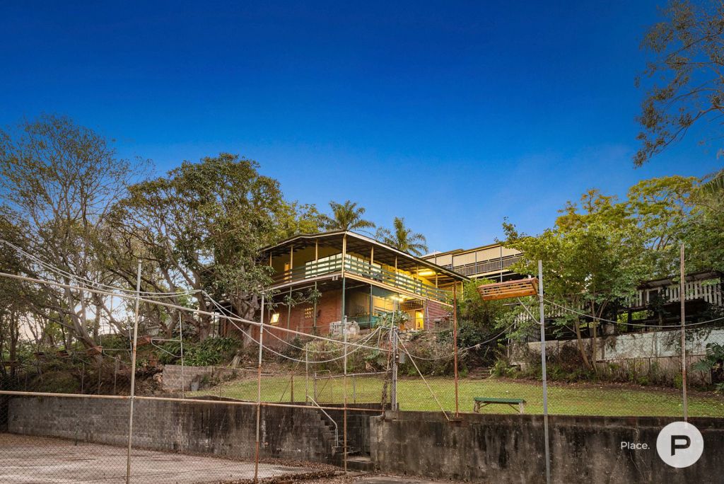 Landmark Norman Park estate on five lots with two tennis courts asking ...